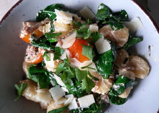 Νιόκι με σπανάκι και μπέικον συνταγή από τον/την Ξένια Σεβαστάτου - Cookpad