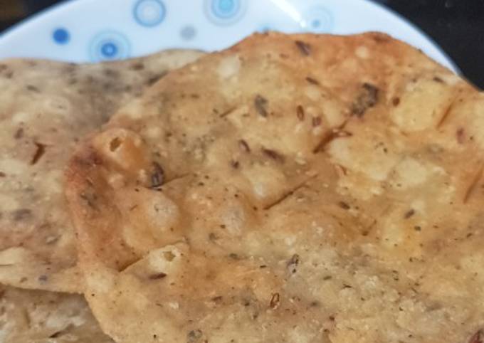 Tea time namkeen puri Recipe by Dream Thakrar - Cookpad