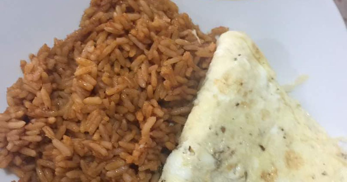 Jollof Rice & Fried Egg Recipe by Esther Orims - Cookpad