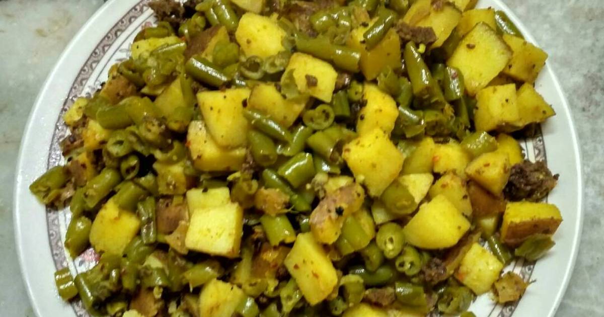 Aloo Faliyan Recipe by Vandana Aggarwal (bindu) - Cookpad