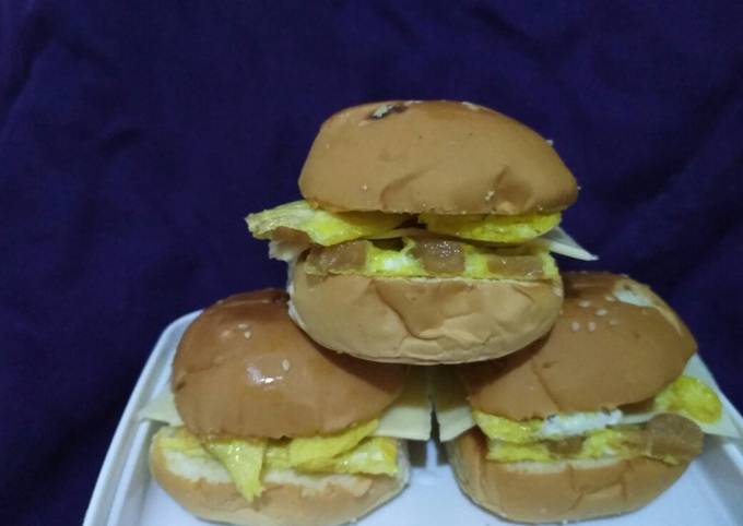 Resep Burger sosis sederhana oleh Ai Chandri - Cookpad
