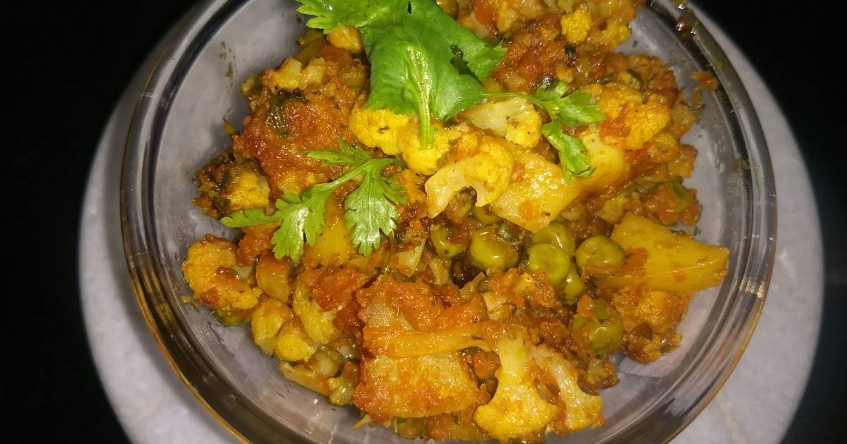 Gobi Aloo Matar ki Sabzi / cauliflower,potato,pea veg Recipe by ...
