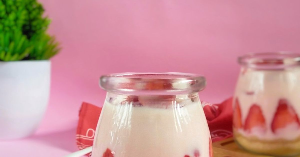 Resep Yogurt Parfait Strawberry oleh irani nara - Cookpad