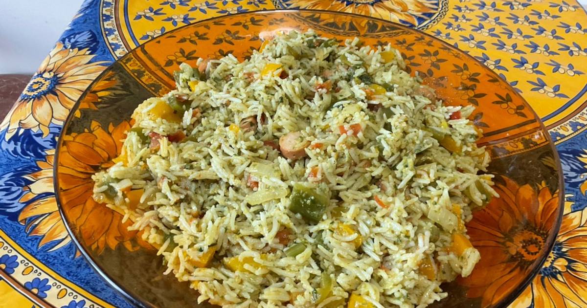 Riz aux poivrons tricolores, saucisses alsaciennes, tomates et pesto de ...