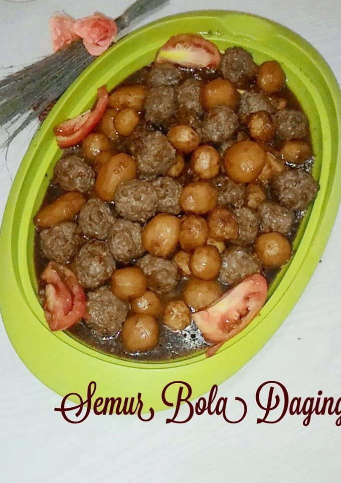 Resep Semur Bola Daging Dan Kentang Mini oleh Maya Damamain - Cookpad