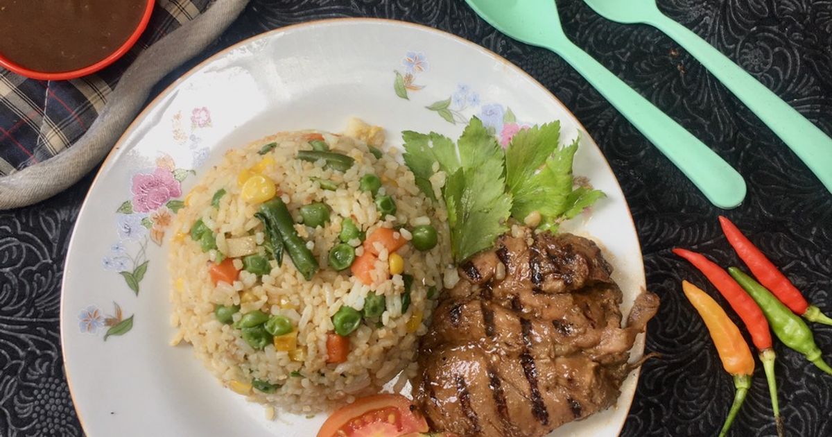 Resep Nasi Goreng Baceman Bawang Putih oleh Nani Setiati - Cookpad