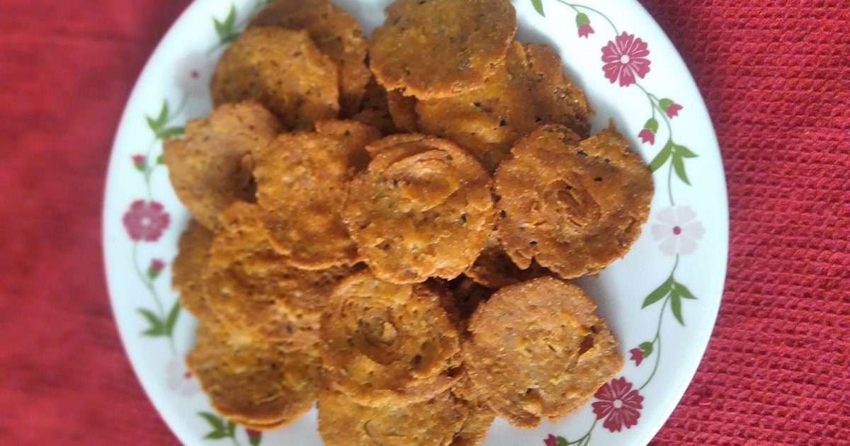 Garlicky Farsi Varki Puri Recipe by Bina Anjaria - Cookpad