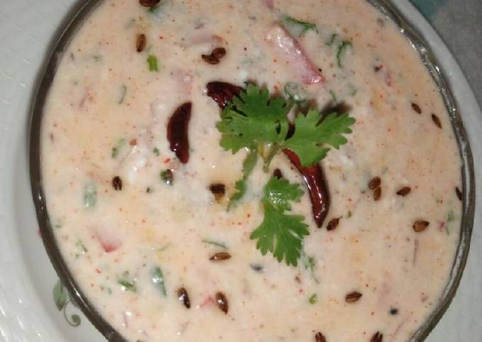 Onion Tomato Tadka Raita Recipe by Shivani Nilesh Srivastava - Cookpad