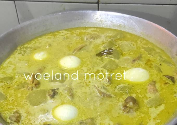 Resep Ayam labu air bumbu kuning oleh Moms Woeland - Cookpad