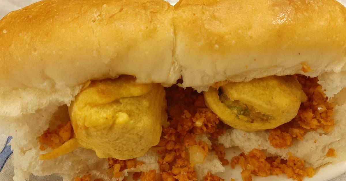 Mumbai street style batata vada pav! Recipe by Ruba Raut - Cookpad