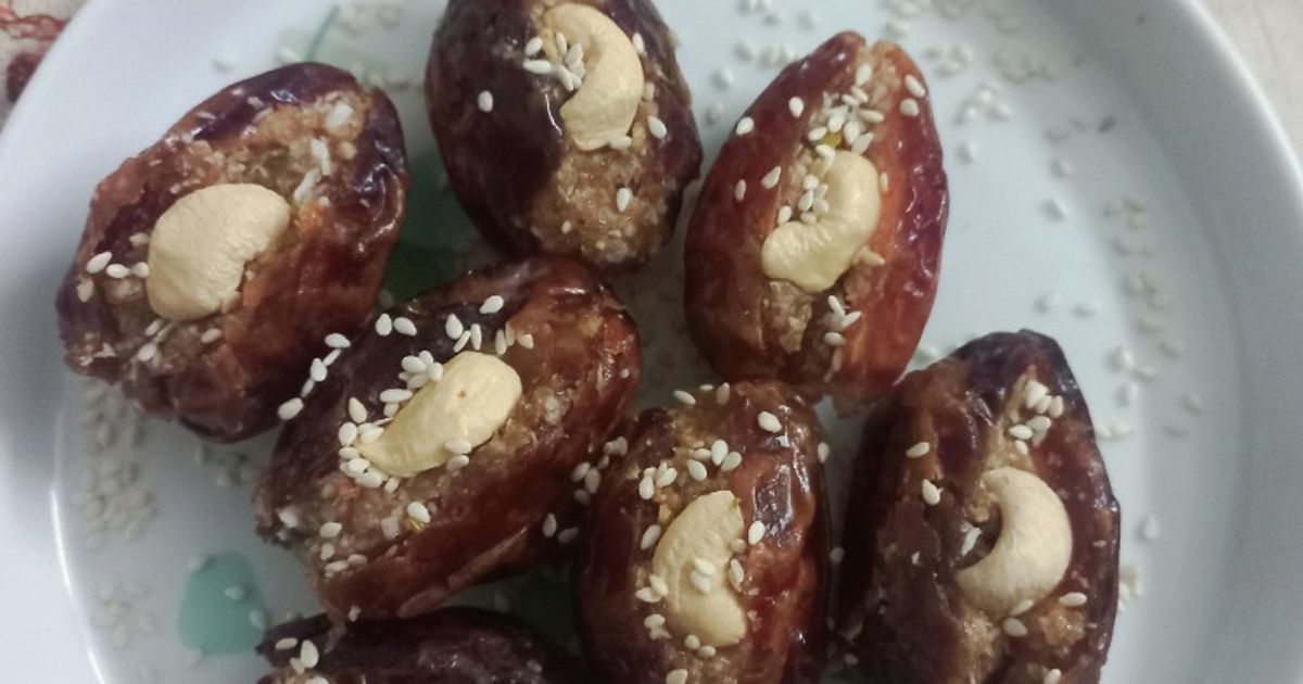 Stuffed Khajoor Mithai Recipe by renu bhasin - Cookpad
