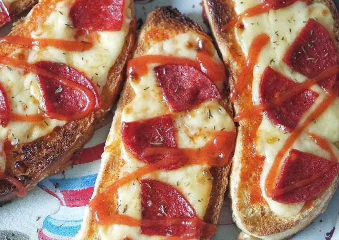 Resep Simple Pizza Roti oleh Citra Hendra - Cookpad