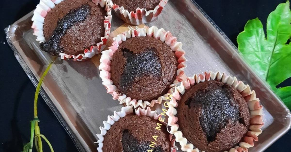 Chocolate fudge cup cakes Recipe by Farzana Memon - Cookpad