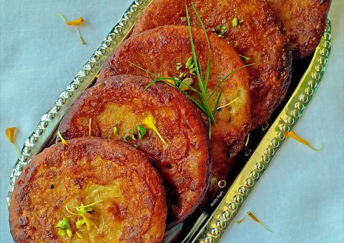 Chhena banana Malpua Recipe by Bobly Rath - Cookpad