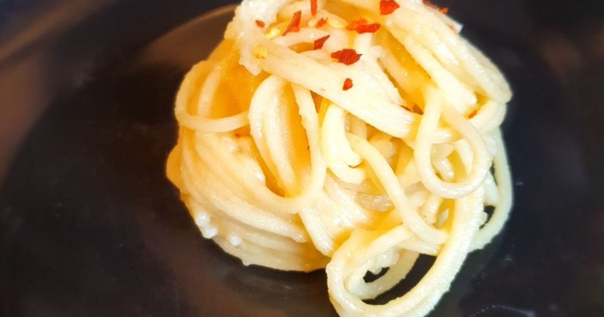 Spaghetti With Garlic, Oil And Potato Recipe by Roberto - Cookpad
