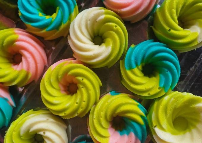 Resep Roti Rainbow Twister oleh Pawonku - Cookpad
