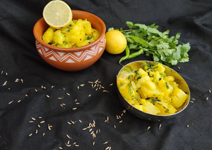 Aalu sukhi bhaji Recipe by Anjana Sheladiya - Cookpad