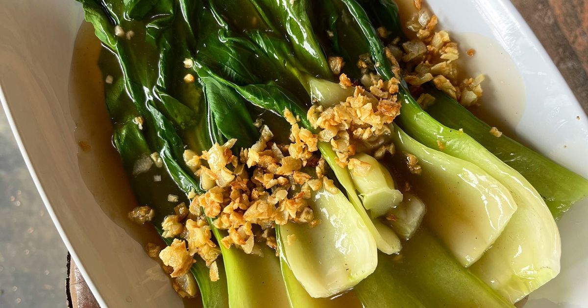 Resep Pakcoy Siram Bawang Putih oleh Meydiana Dyah Pramesty - Cookpad