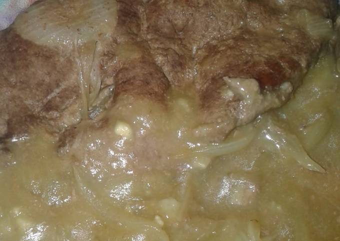 Bifes de hígado con cebolla Receta de Cecilia Amaya- Cookpad