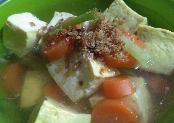 Resep Sop bening tahu wortel oleh Umi rama - Cookpad