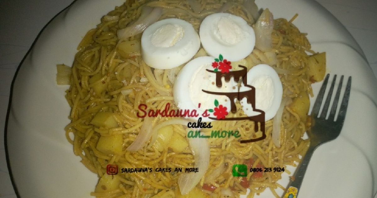 Fried Spaghetti And Potatoes Recipe by Sardaunas_cakes_n_more - Cookpad