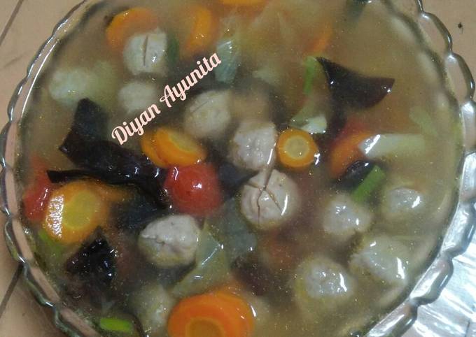 Resep Sop bakso jamur kuping simple oleh diyan Ayunita - Cookpad