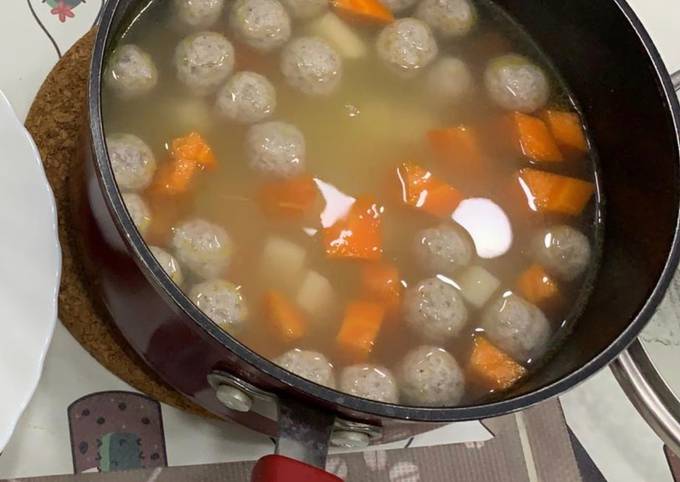 Resep Sop kentang wortel bola bola daging oleh Dewi Dharez - Cookpad