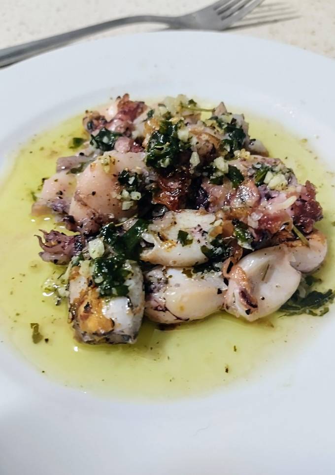 Chipirones con ajo y perejil Receta de Noemí Gómez - Cookpad