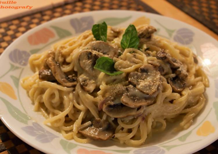Spaghetti con champiñones Receta de Guillermo Torrejon Nava- Cookpad