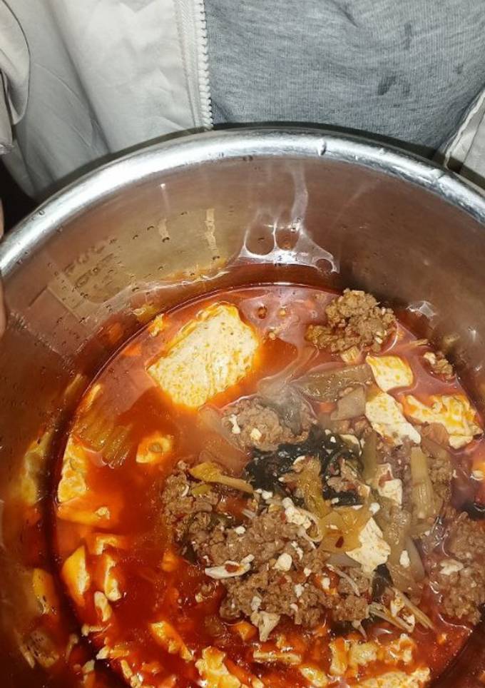 Resipi Beef Kimchi Sundubu Jjigae (Spicy Soft Tofu Stew with Beef and ...
