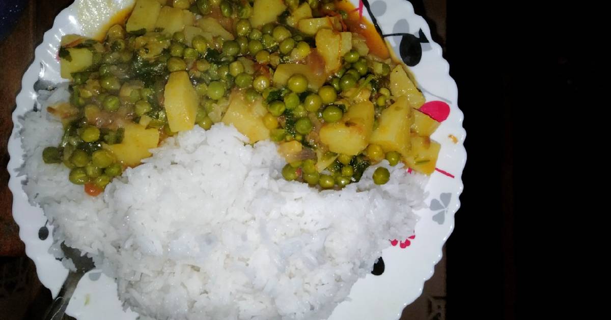 Boiled rice served with minji stew and potatoes Recipe by Brian weze ...