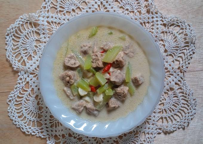 Resep Labu Siam Tempe Masak Santan oleh Wati Wartini - Cookpad