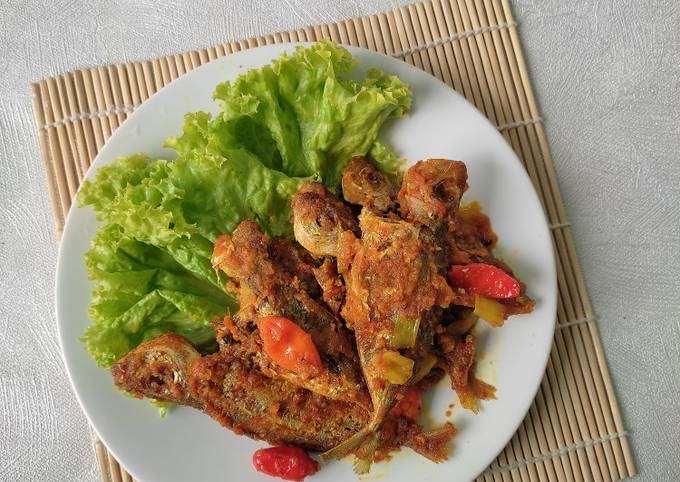 Resep Pesmol Ikan Selar oleh SiRa_UmmuTsa - Cookpad