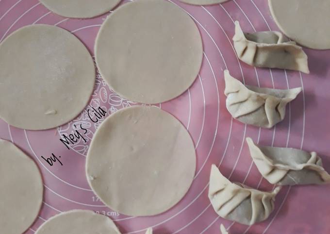 Resep Kulit Gyoza / Dimsum /Kuotie / Pangsit oleh Mey's Cila - Cookpad