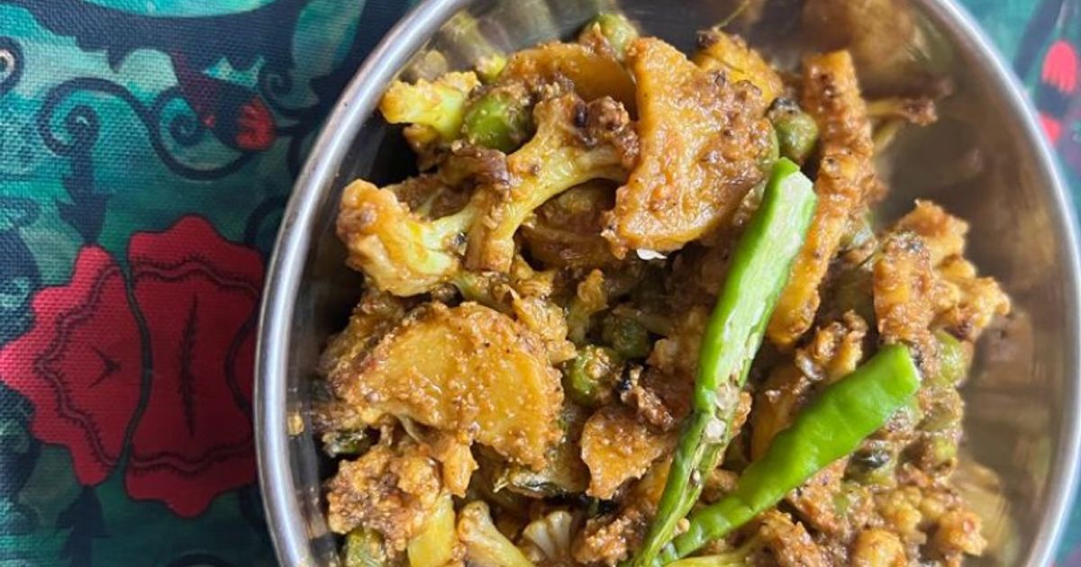 Dhaba Style Aloo Gobhi Sabzi Recipe By Urmila Agarwal