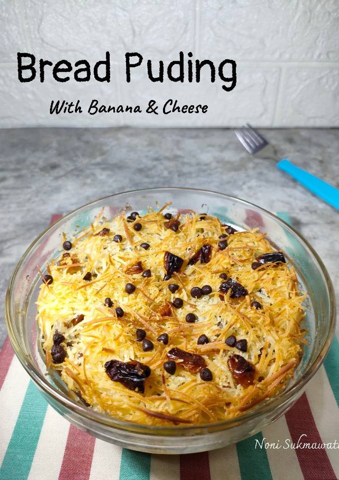 Resep Bread Puding with Banana & Cheese oleh Noni Sukmawati - Cookpad