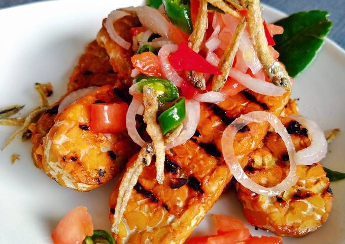 Resep Tempe bakar dabu dabu teri oleh Regeena_123🌷 - Cookpad