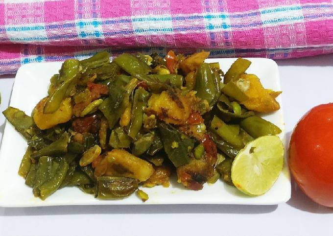 Sem Aloo ki sabji Recipe by Chef Alka Singh Tomar.(Blogger) - Cookpad