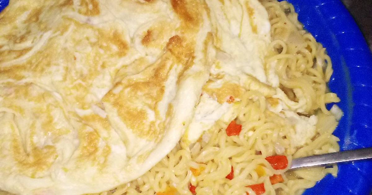 Indomie with Fried Eggs Recipe by Fady SBT - Cookpad