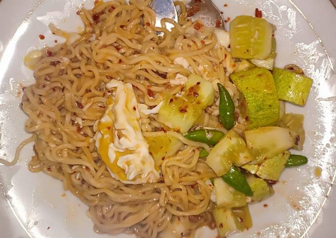 Resep Mie goreng becek oleh Febya - Cookpad