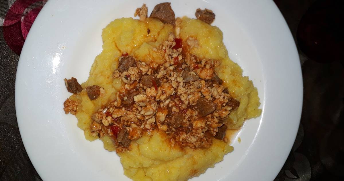 Polenta con tuco de pollo y trozos de carne Receta de Lety Ramírez- Cookpad