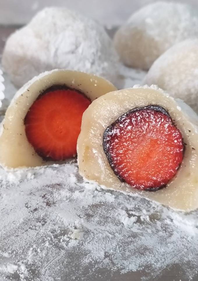 Resep Mochi Stroberi Coklat (Ichigo Daifuku) oleh Ibuk Tika - Cookpad