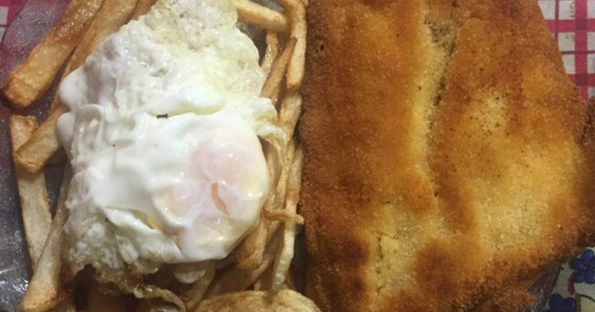 Milanesa con papas fritas y huevo frito Receta de Arevalo Viqui- Cookpad