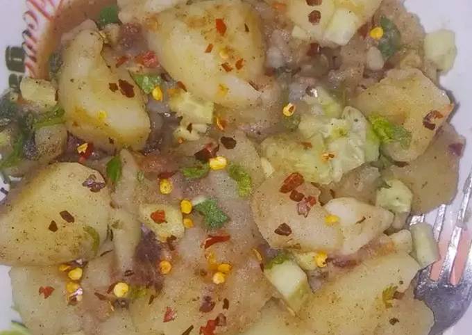 Chatpata Aloo chaat Recipe by Fardeen Hamid - Cookpad