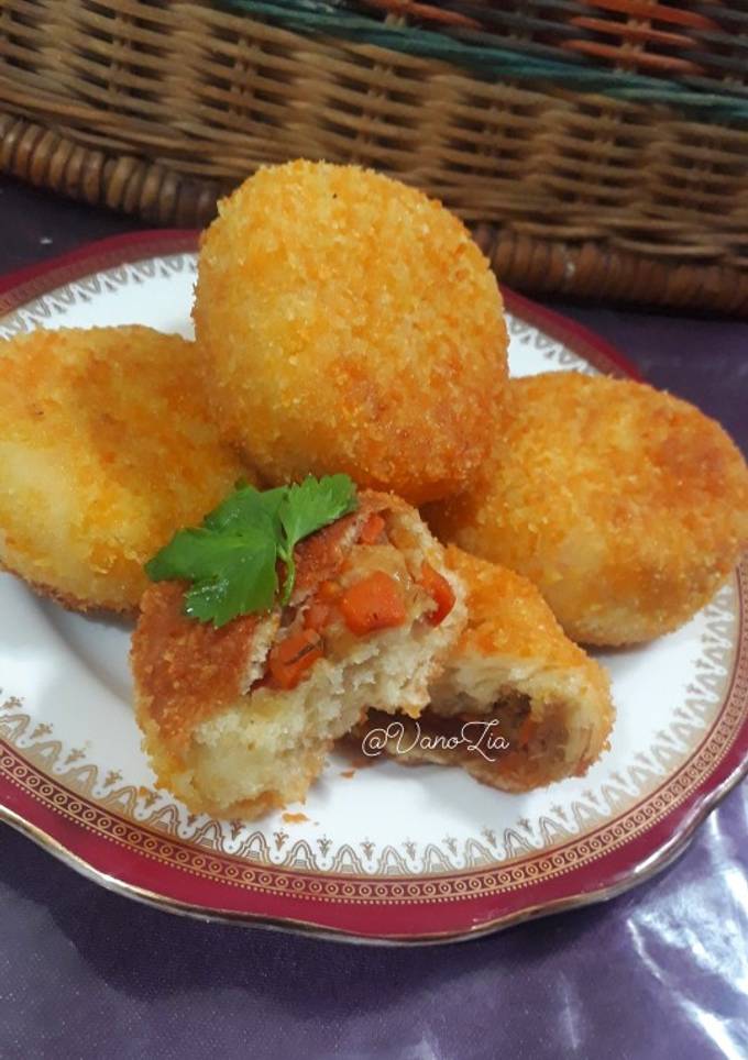 Resep Roti Goreng gembul Isian Ayam Wortel ala2 Vanholland oleh Donna ...
