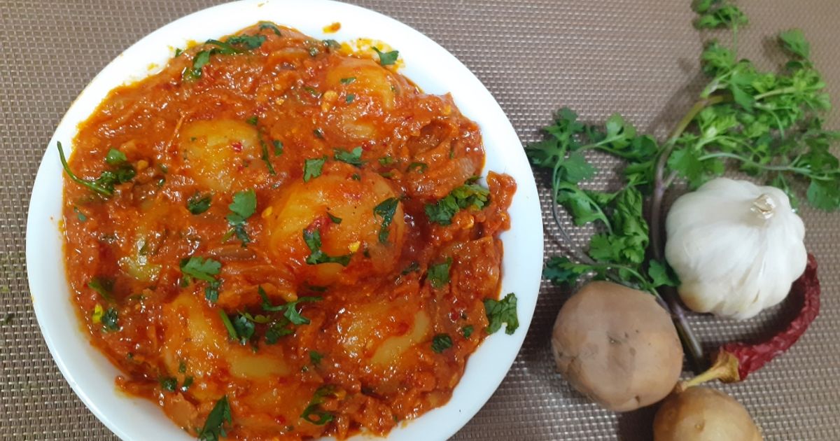 Kathiyawadi Lasaniya Batata Recipe by Jasmin Motta _ #BeingMotta - Cookpad