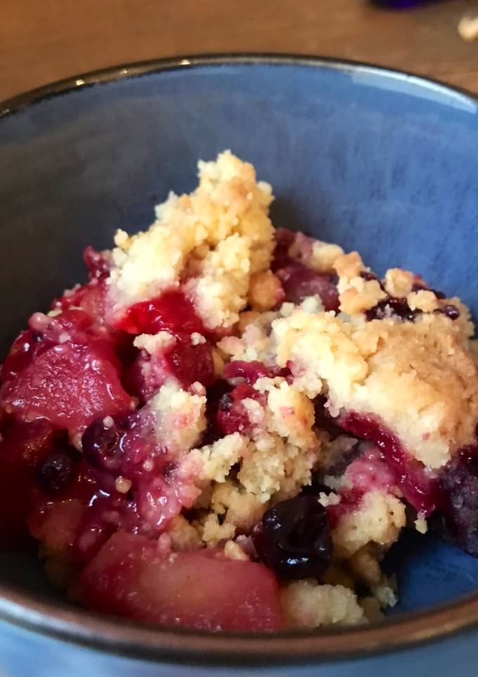 Crumble pomme /fruits rouges de Ma Rie - Cookpad