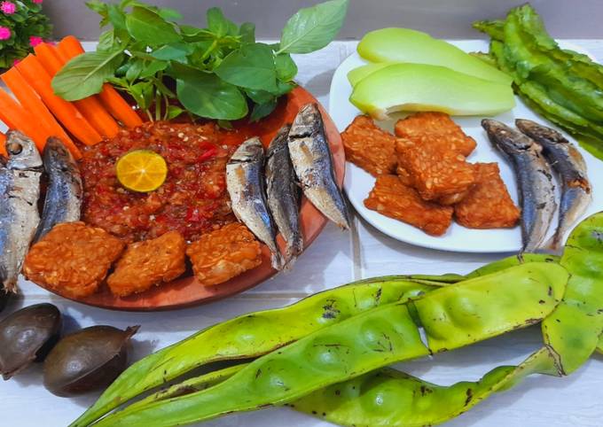 Resep Menu Masakan Kampung, Lalapan Ikan Asin oleh Lelii_ Mangun - Cookpad