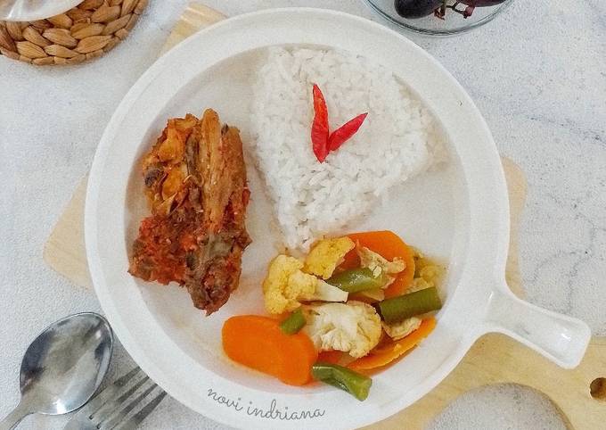 Resep Isi Piringku : Nasi Ayam Goreng Capcay Anggur oleh Novi Oppie ...