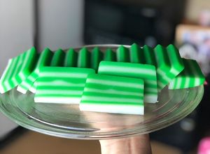 Resep kue lapis anti gagal tepung beras rumahan enak dan mudah - Cookpad